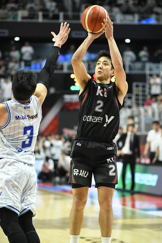 KBL 치명적 오심→'명승부 승자' KT도 머쓱... 개운치 않은 뒷맛