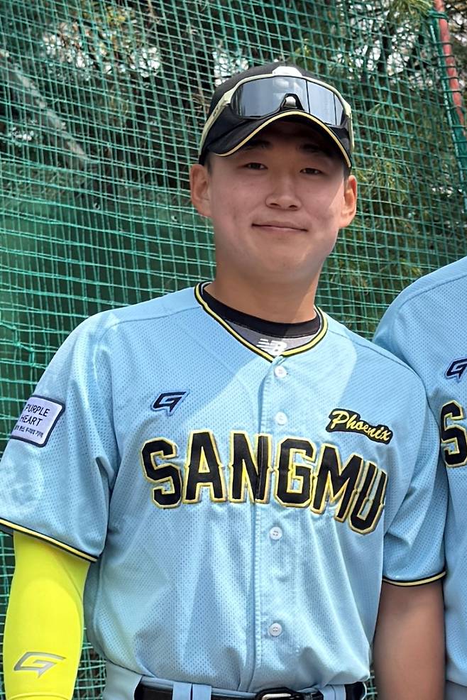 타율 0 529 퓨처스서 최강야구 찍고 있는 류현인 제대 후 Kt의 주축이 되겠습니다 [is 스타]