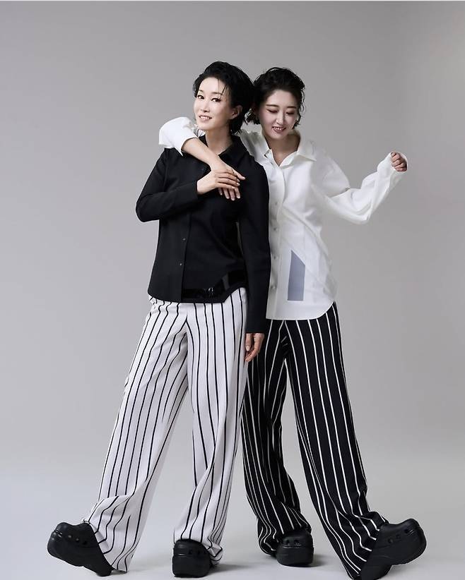우아한데 유쾌하기까지 딸 신시아와 화보 찢은 63세 여배우 시밀러 화보룩 대본은 내운명