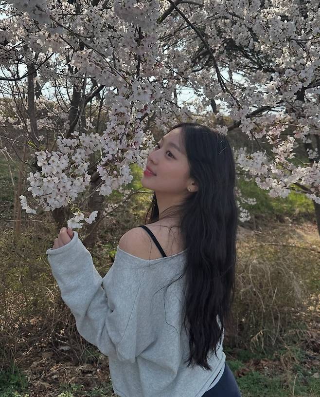 16살에 집안의 모든 빚 청산하고 새집까지 마련한 초통령 효녀 여배우 데일리룩 스타와 패션
