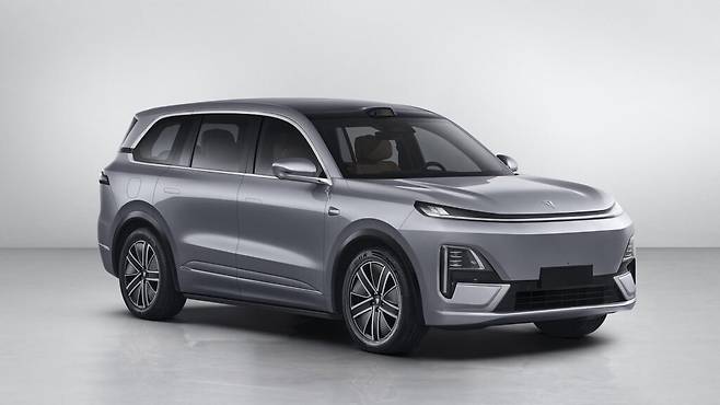 "쏘렌토보다 큰데 연비 24.4km/L" 가격은 4천만 원 후반부터인 플래그십 SUV | 구름을달리다