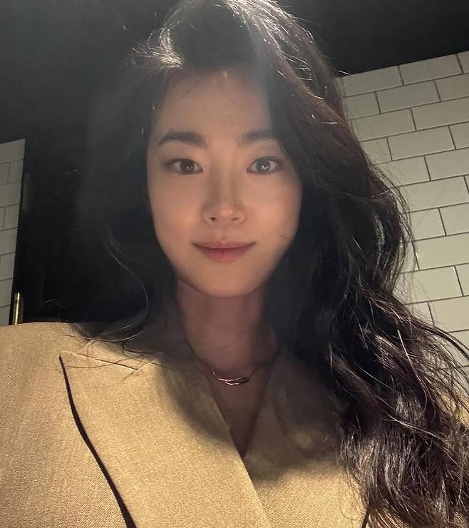 서울대 졸업하고 로스쿨 가려다 돌연 연기자의 길 선택한 170cm 여배우 데일리룩 스타와 패션