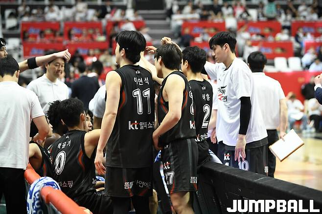 [PO프리뷰] ‘0%의 기적 노린다!’ 3차전 잡은 KT, 4차전에서도 저력 보여줄까?