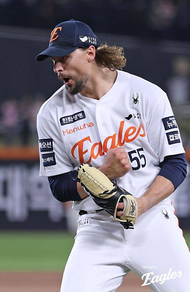 '승승승승' 155km 대전 예수의 진심, 38세 포수에게 고마움 전하다…"KBO 수십 년 커리어 이재원을 존중한다"