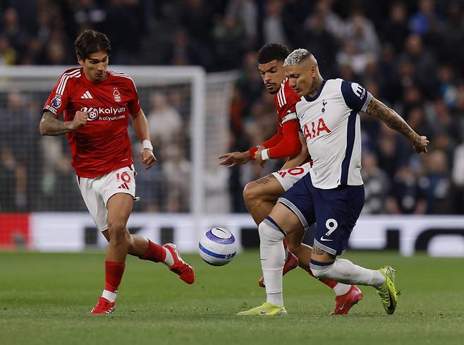 리버풀 1850억 초대박! 'EPL 베스트 11' MF와 계약한다?…英레전드 극찬 "과소 평가된 선수"