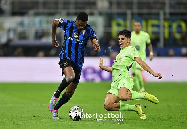 [UCL POINT] 2도움 올리고 이렇게 욕 먹는다고?...능력-한계 동시에 보여준 바르사 풀백