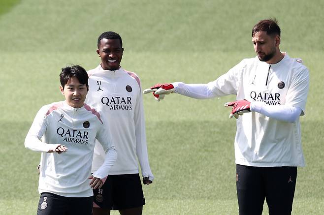 '韓 3호 UCL 결승 진출'→'0분 출전 냉혹한 현실' 이강인 벤치워머 추락, "아르테타의 관심" 힘 얻는 이적설