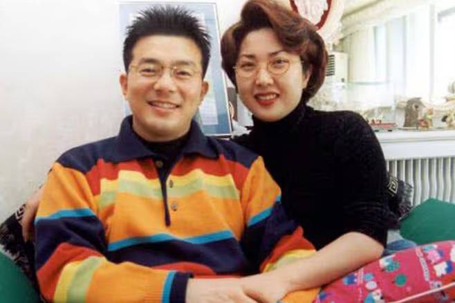이미 별거 중인데 방송서 잉꼬부부인 척 했던 21년 차 부부의 현재 뉴스에이드