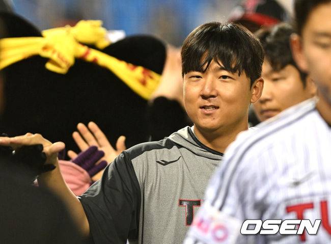 ‘홍창기 빠져도 15안타 폭발’ 5연승 질주→단독 1위...염경엽 “송승기가 상대 1선발과 초반 싸움에서 버텨 승리 발판이 됐다”