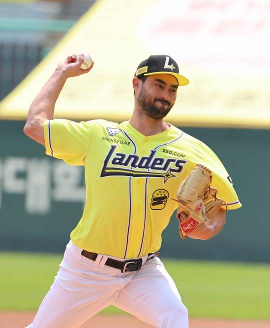 어머니의 나라서 뛰는 SSG 화이트, 2026 WBC서 태극마크 달까