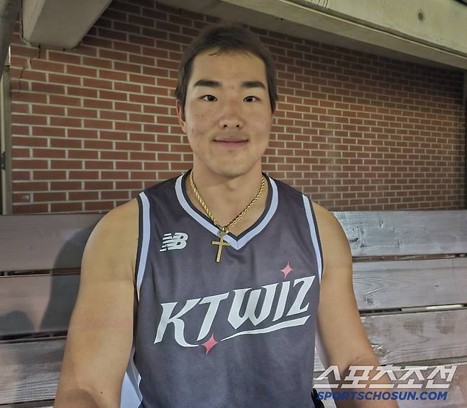 잠실을 리틀 야구장으로 만들어버리네 송승기 게 섰거라 근육 괴물이 판도 뒤엎는다 홈런 20개 넘기면