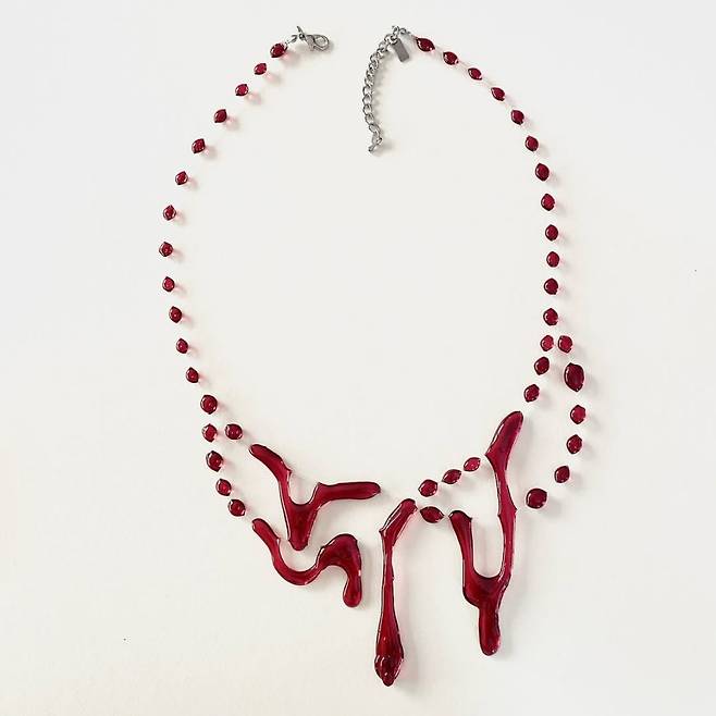 비 내리는 날을 위한 액세서리, ZuMin Studio의 물방울 목걸이 | 싱글즈