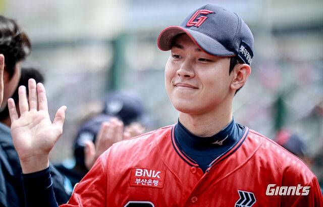 '최고 157km' 던졌지만, 7사사구 9실점 '악몽'…윤성빈 결국 2군행, '153km' 파이어볼러 홍민기 콜업 [MD부산]