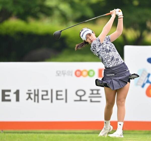 '5연속 톱10' 박현경, 시즌 첫 우승 재시동 [KLPGA E1채리티오픈]