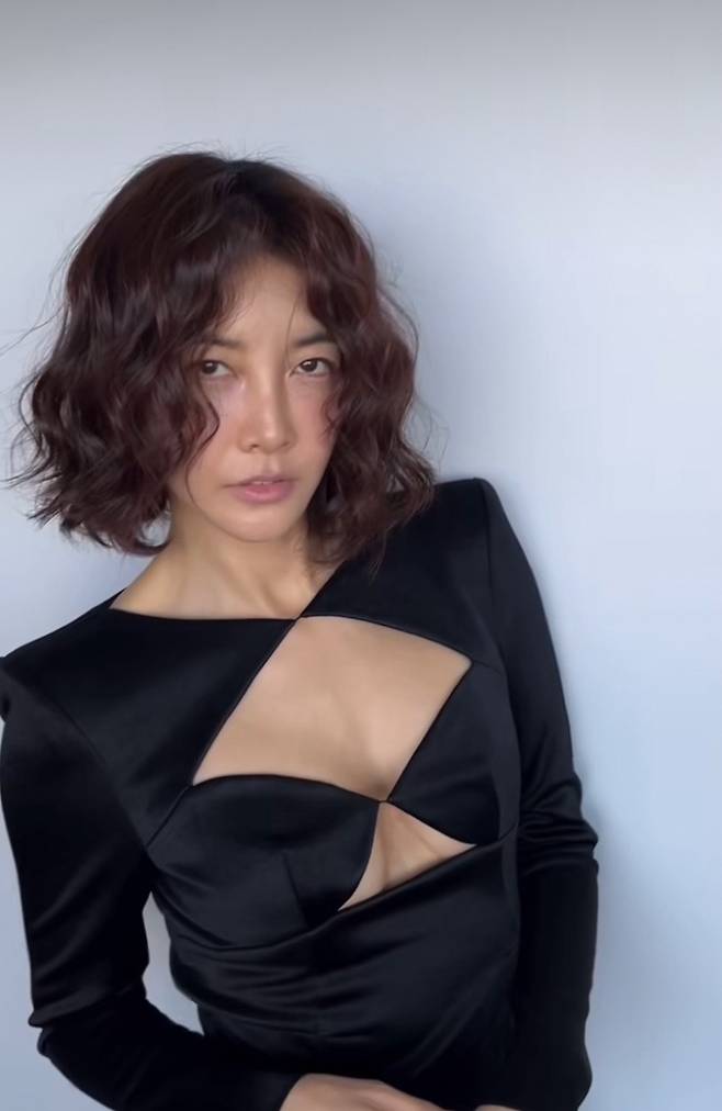 클럽에서 만난 남편 ️ 3개월 만에 혼인신고한 42세 여배우 원피스룩 스타와 패션