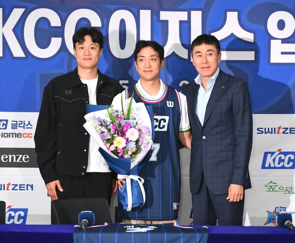 'KCC 입단식' 허훈 "MVP보다 우승반지면 충분" (종합)