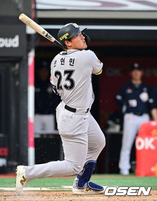 안현민 데뷔 첫 만루 홈런, 오원석 또 이겼다…KT, 두산에 위닝시리즈 '4위 수성' [수원 리뷰]