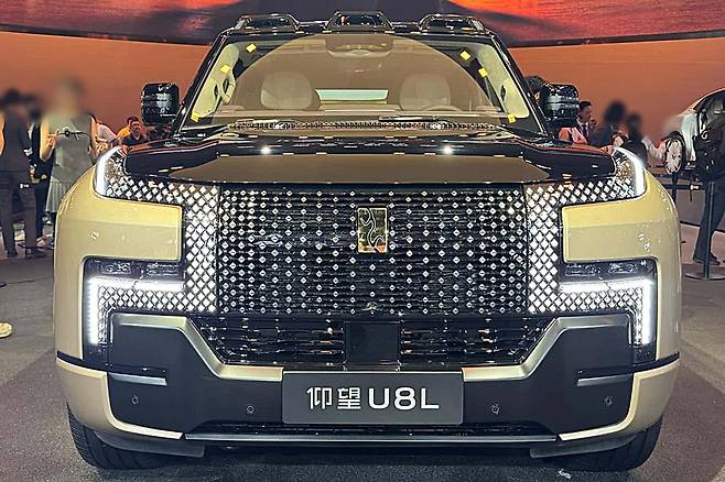 24K 금배지 달았다"… BYD 양광 U8L, '초호화 SUV' 등장에 소비자 '술렁' | 오토포크