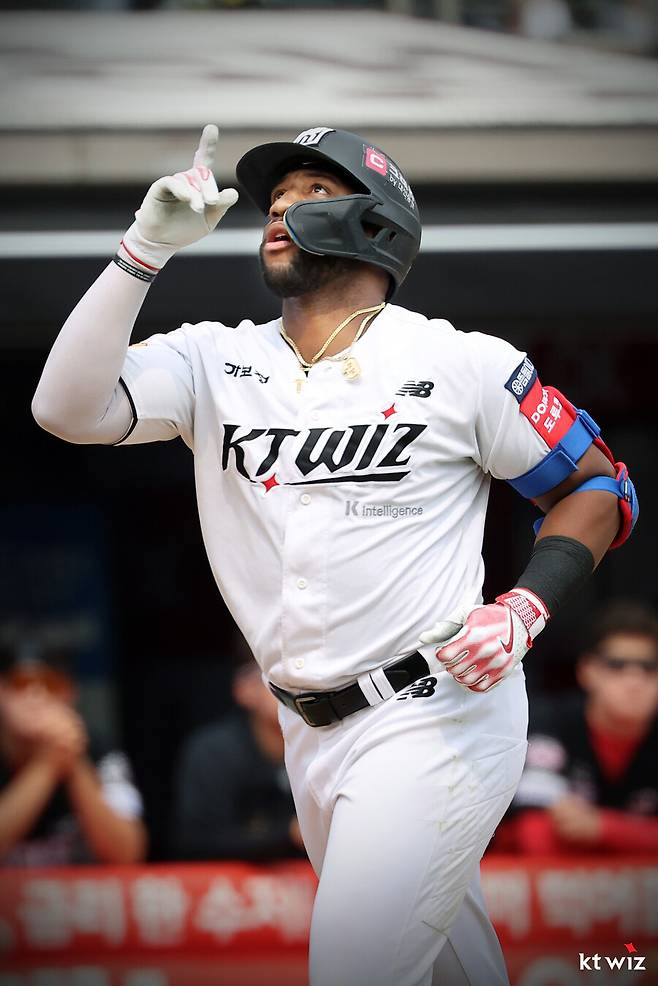 "내가 2할대라니…" 충격에 특타까지, KBO 172홈런 레전드 외인거포가 살아난 이유