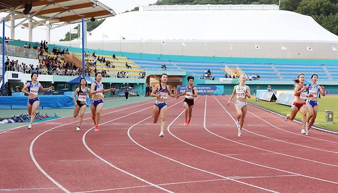 비웨사, 육상 100m 개인 최고 10초29로 실업 무대 첫 우승(종합)
