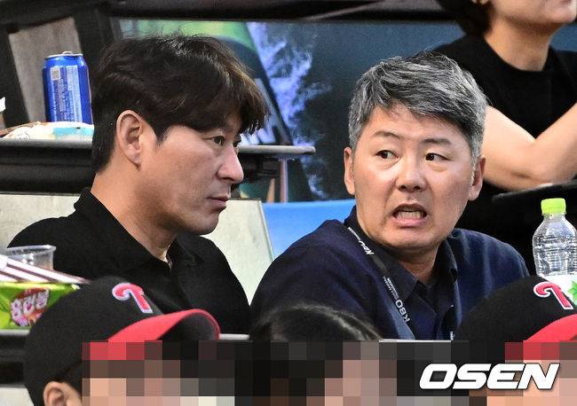 LG-SSG전 찾은 WBC 대표팀 강인권-김원형 코치 [사진]