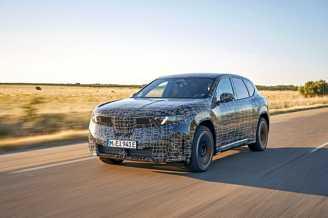 "BMW, iX3로 전기 SUV 판도 뒤집는다"... 640km 주행거리·AI 주행 보조 | 유카포스트