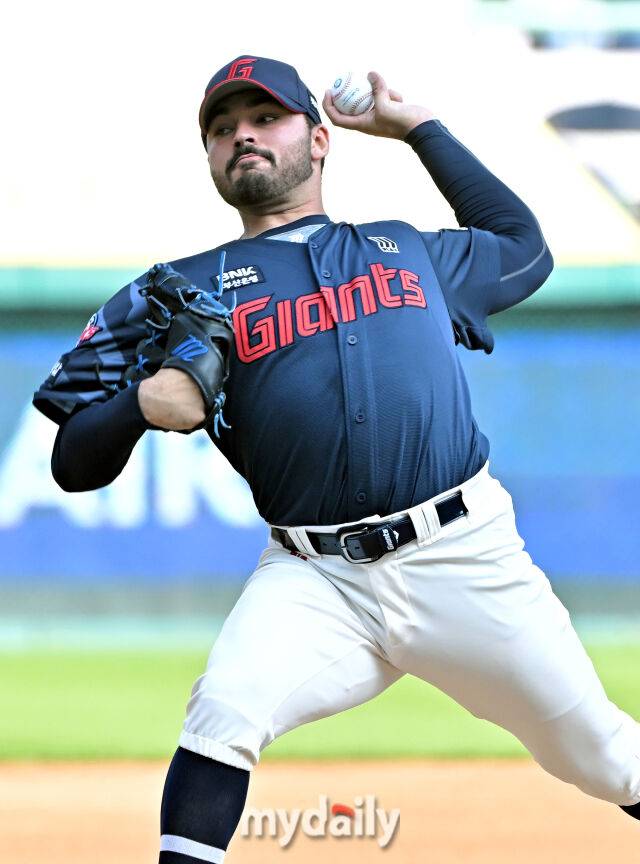 '최고 156km+KKKKKK' 감보아 3승+전준우·김민성 합작 4타점…이 빠진 롯데, 잇몸으로 '승승승' [MD인천]