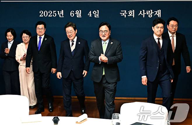 洪 사퇴로 현직 프리미엄 소멸 대구시장 선거 1년 앞하마평 무성