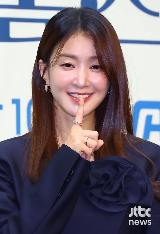 “밝은 드라마라 다행” 이혼 후, 더욱 빛나는 '배우' 이시영