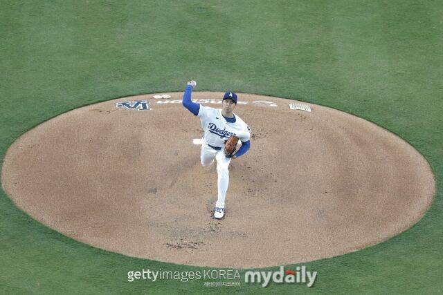 오타니 161km로 다저스 팬들 열광…663일만의 이도류에 동점타 포함 3출루 폭발, 다저스 3연승 행진