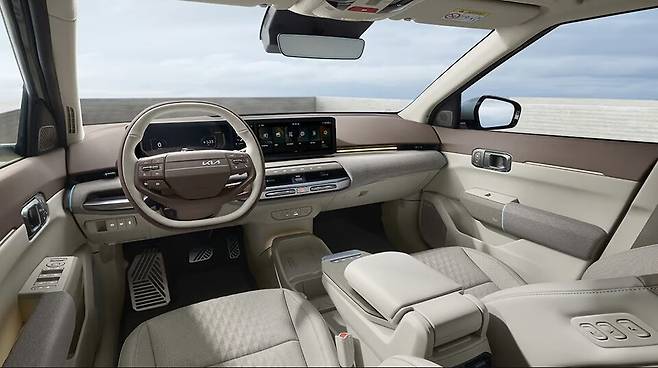 르노 세닉 E-Tech, 3천만원대 'EV4' 꺾을 수 있을까? 제원·가격 비교해 보니 | M투데이