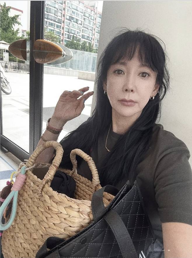 첫 전 남편 Mc 프로 섭외에 단칼 거절한 90년대 하이틴 스타 53세 여배우의 일상룩 스타와 패션