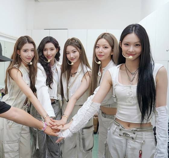 '이수만 중국 걸그룹' A2O MAY, 현지 차트 1위…음방 출연