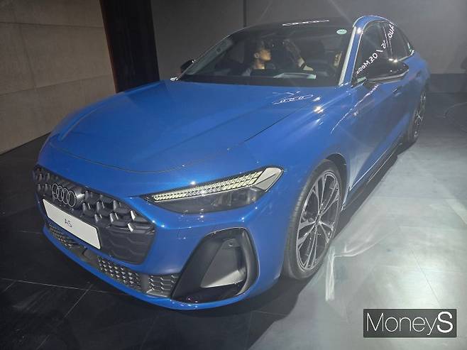 하이브리드 꺼낸 아우디… A5·Q5로 소비자 선택 넓혀