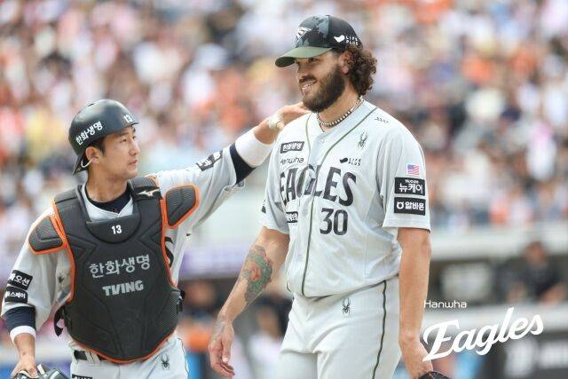 “폰세 공략법 좀 알려주세요” 타율 0.122에 21K·2승 헌납…KBO NO.1 에이스, 9개구단은 솔직히 막막하다[MD고척]