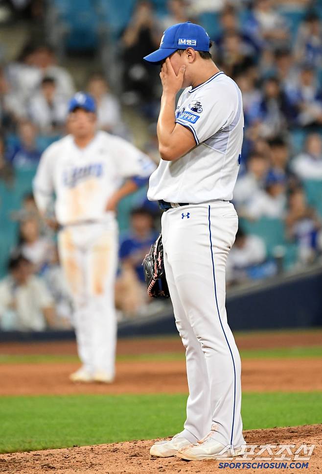‘154km 강속구도 무용지물’ BBBBBBBBBBB, 영점 안 잡힌 루키는 주저앉았다