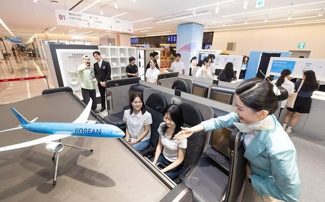대한항공, 새 CI 공개 후 첫 팝업스토어 강남 코엑스에 ‘BRAND NEW KE’ 열어 | M투데이