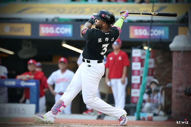 로하스 멀티 홈런·허경민 5안타…KT, SSG에 10-3 대승