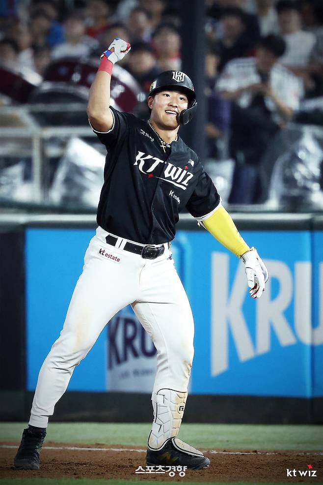 Kt가 내놓은 ‘2025 히트상품 안현민 “생각한 모든 것 이룬 전반기 남은 시즌은 팀 ‘가을야구 목표로”