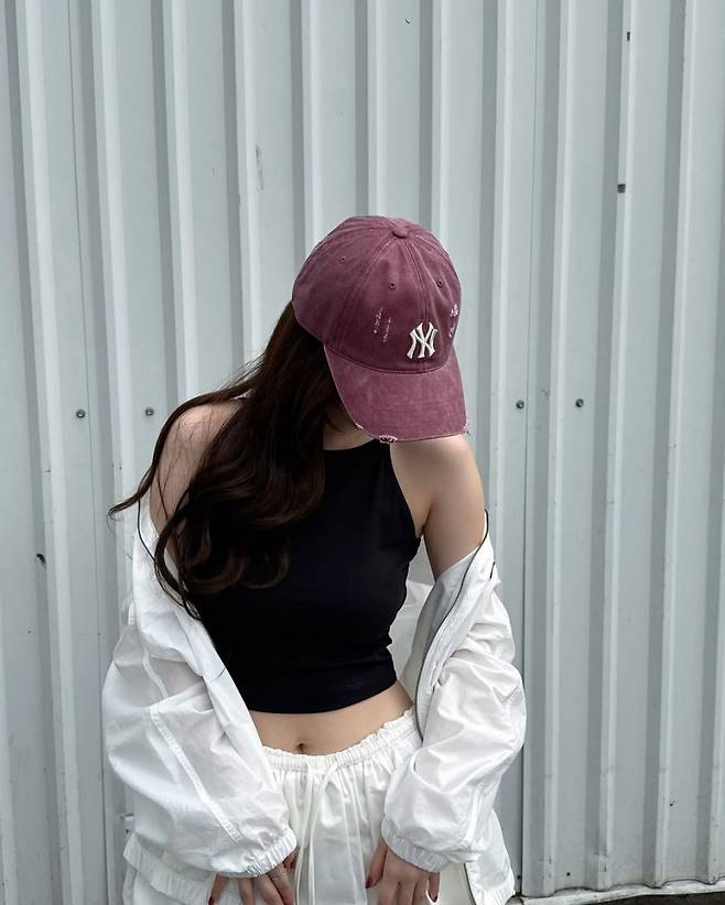 카리나 소두 강제 인증? 센스 있는 여름 모자 코디 | FashionNavi