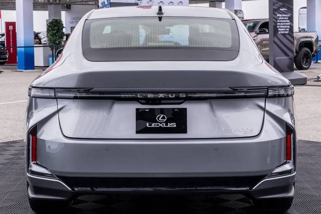 렉서스 ES300h 풀체인지, 제네시스 G80보다 더 낫다? | 모터포스 - 포뮬러1 정복