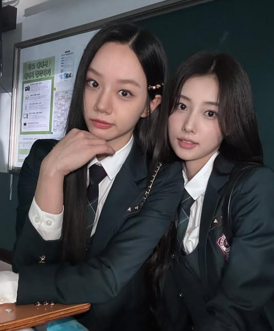 '163cm 37kg' 뼈말라핏..요즘 대세 '국민 첫사랑' 여배우, 꽃무늬 원피스룩 | 패션룸