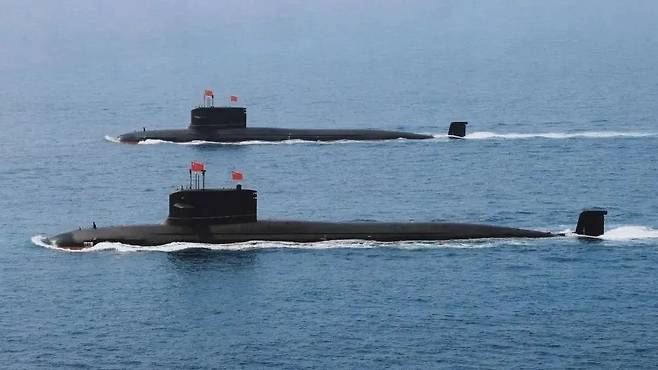 중국제 잠수함과 러시아 잠수함의 무서운 혼종! 중국의 Type 041형 조우급 SSN! | 군사돋보기