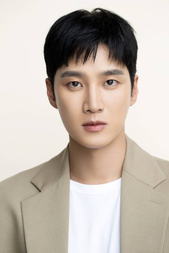 부드러운 이미지 눈길…소속사 이적 안보현, 새 프로필