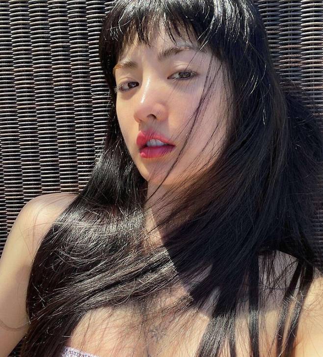 "끝도 없는 다리 길이"수영복 입고 뽐낸 유명 여배우"171cm,48kg" | 포켓뉴스