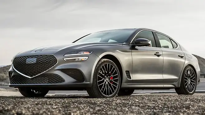 3천만 원대 G70, 지금 사야 할까 기다릴까…신형과 구형 사이 딜레마 | EV-Hotissue