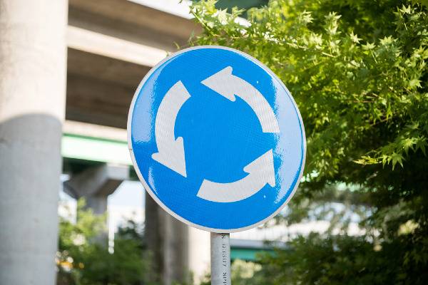 회전교차로의 함정… 당신도 모르게 법 위반 중? | EV-Hotissue