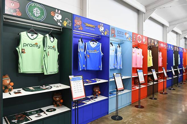 KBL X 라인 프렌즈 팝업스토어 흥행 조짐