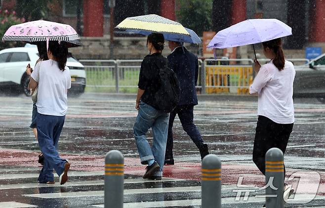 연일 비 내리는데 밤에도 후텁지근…열대야 이유는