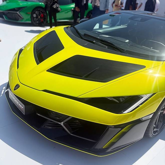람보르기니 ‘페노메노’ 전기+V12의 끝판왕 등장 | EV-Hotissue